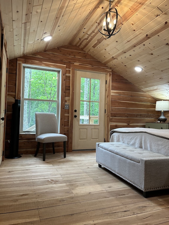 Cozy Love Shack: Rustic Log Cabin, Outdoor Living Room/treehouse, & Fireplaces - Cookeville, TN