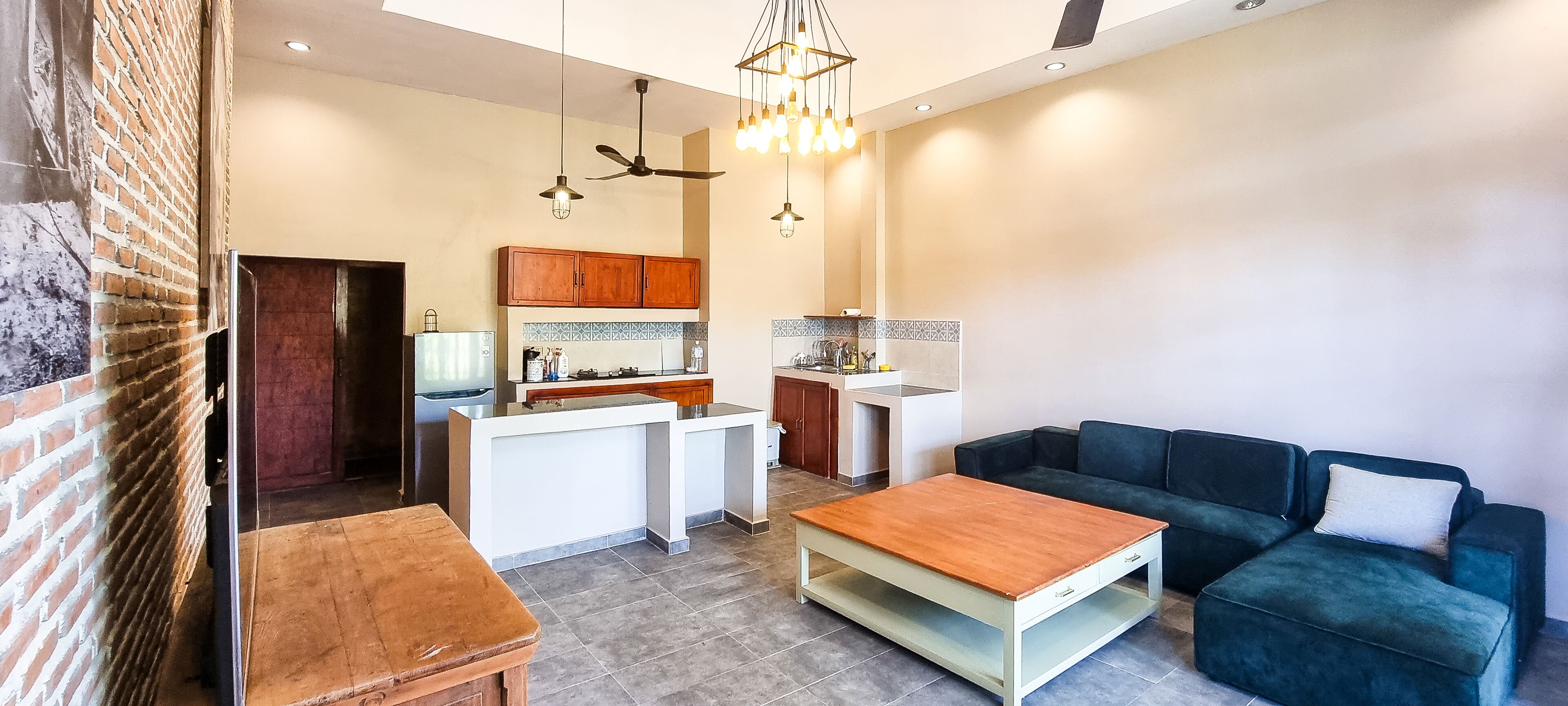 Bungalow Superior, cozinha | Sala de estar | Smart TV de 65 polegadas com canais digitais, televisor 