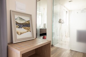 Quarto casal panorâmico | Banheiro | Produtos de toalete grátis, secador de cabelo, toalhas de banho 