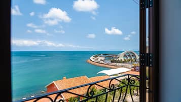 Vista para praia/oceano