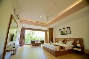 Quarto premium, 1 quarto | Roupas de cama premium, individualmente mobiliados, escrivaninha