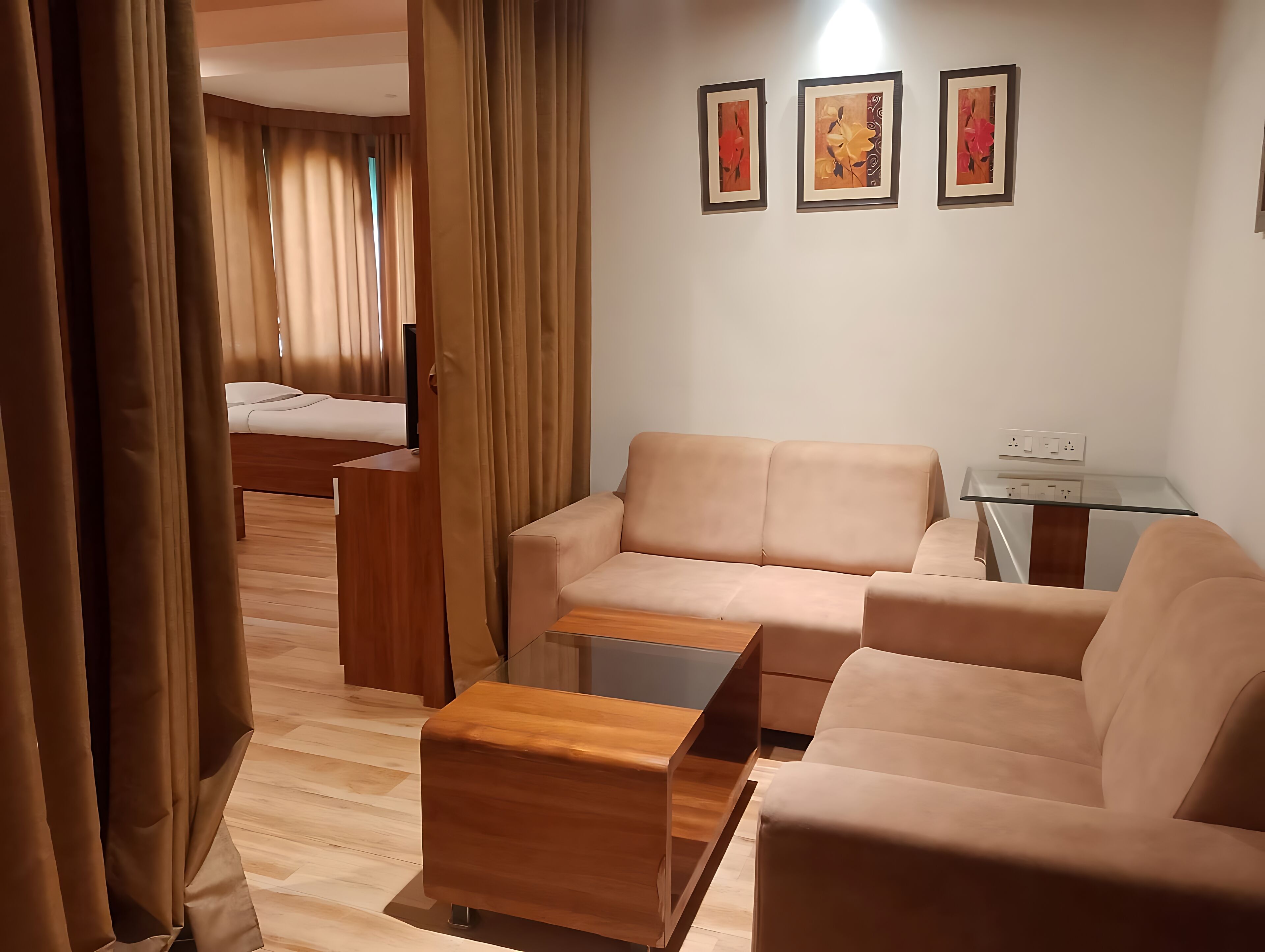 Suíte júnior, 1 cama de casal, para não fumantes, banheiro privativo | Roupas de cama premium, individualmente mobiliados, escrivaninha