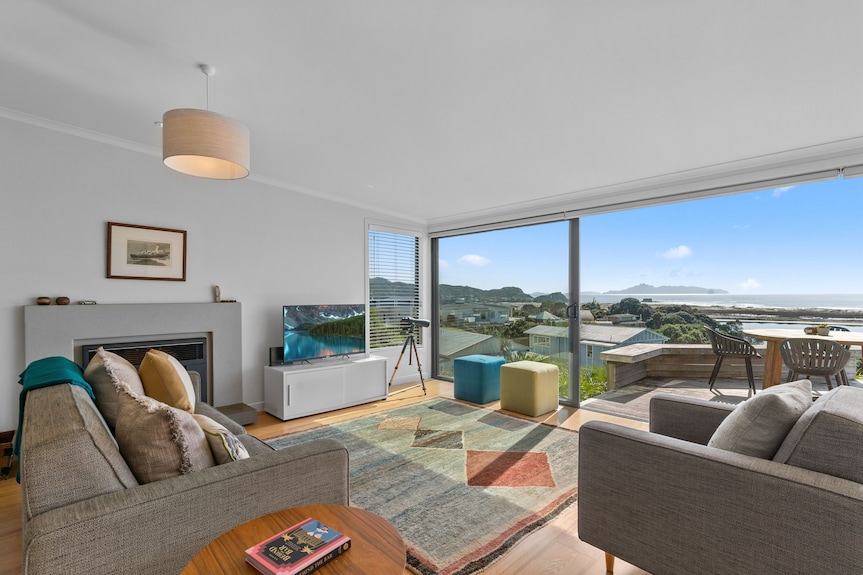 Blue Skies Sunrise - Mangawhai Heads Holiday Home - Mangawhai