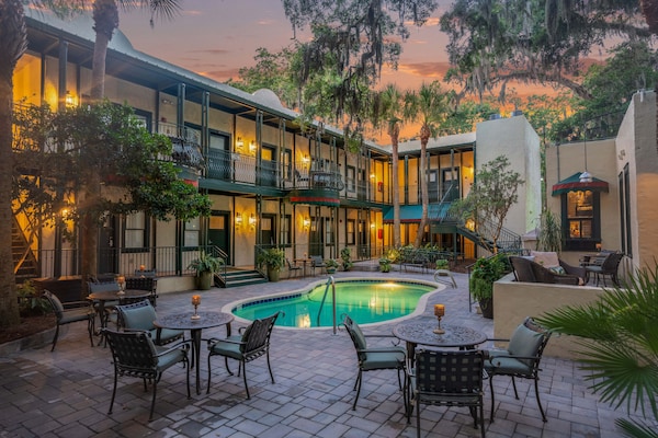 Village Inn And Pub - Adults Only - St. Simons Island, GA