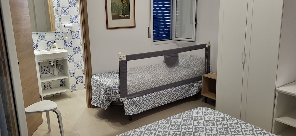 Entire Villa, Large Spaces, 5 Minutes Walk To The Beach Suitable For Families Groups - Sicilia