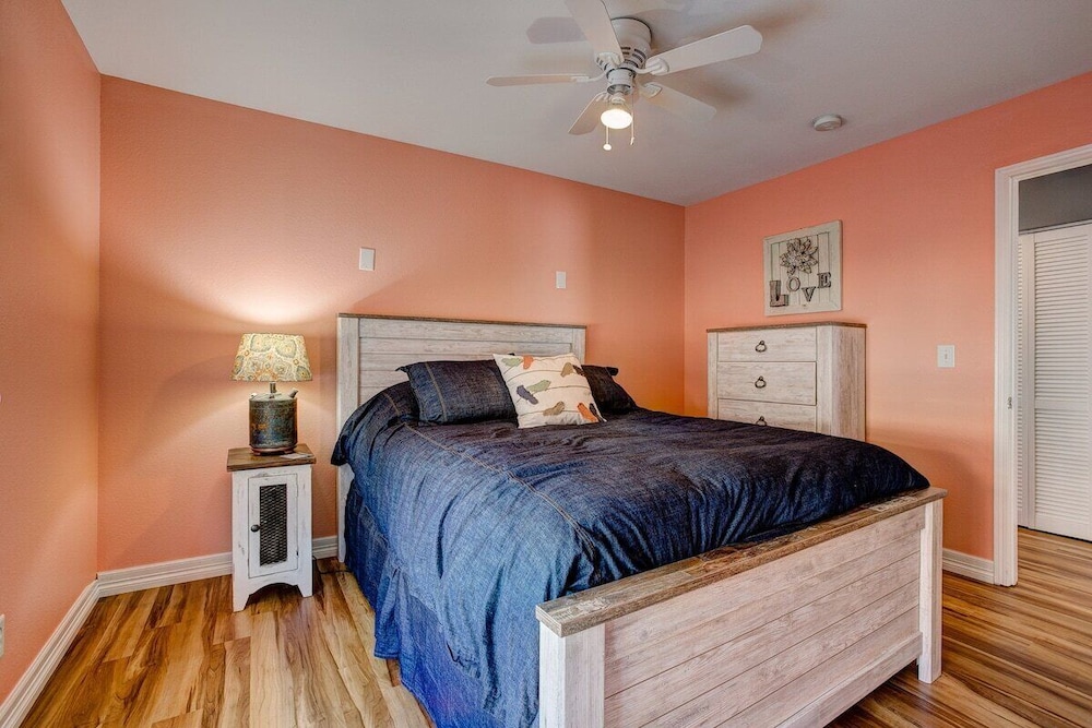 Downtown Overlook - Large Home with Hot Tub & Fireplace - Estes Park | Vrbo