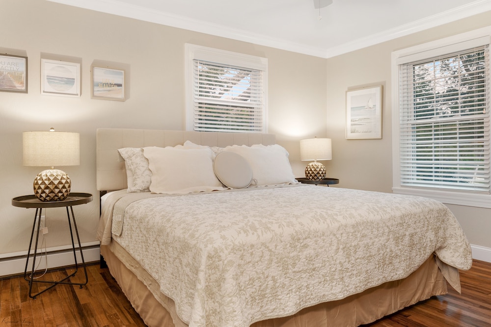 The Miss Scarlett Cottage Located In West Cape May, New Jersey - Cape May, NJ