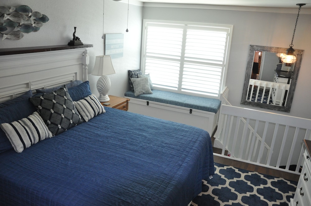 Stunning Cozy Navarre Beach Town House Newly Renovated In A Great Location - Pensacola Beach, FL