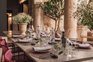 2 bares/lounges, bar de coquetéis, bar na cobertura