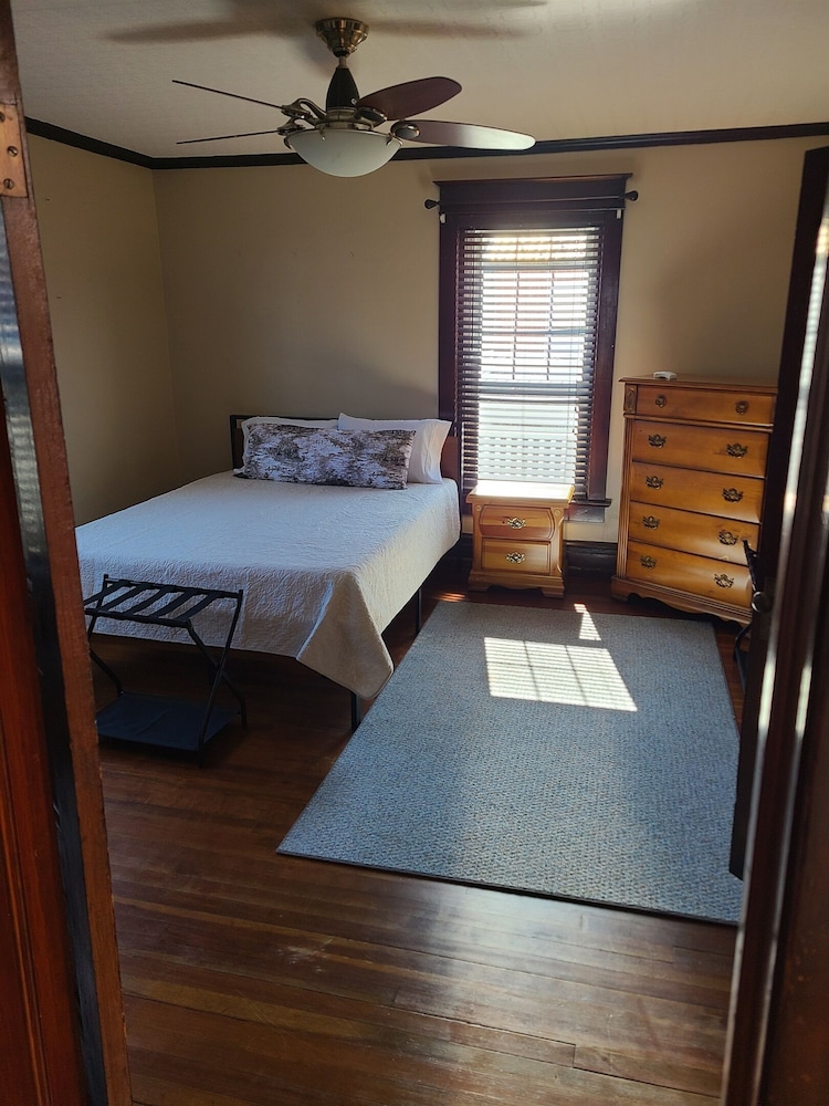 ATV groups Welcome, Trail and Ale Lodge, King Beds - Pocahontas | Vrbo