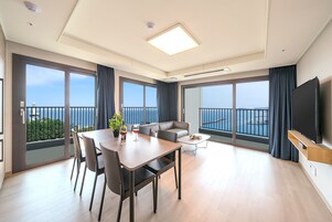 Panorama Ocean View Grand Suite Family | Vista para a praia ou o mar