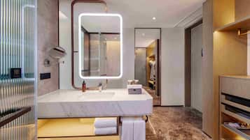 Quarto casal premier | Banheiro | Produtos de toalete grátis, secador de cabelo, chinelos