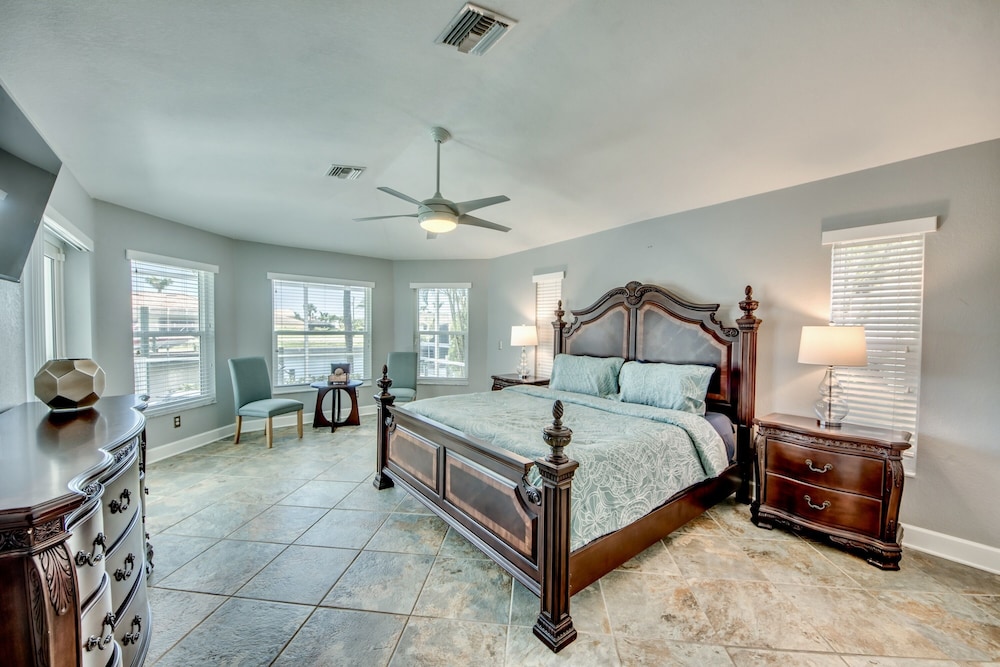 Special Offer Villa Tropical Breeze - on water, pool, refurbished, gulf ...