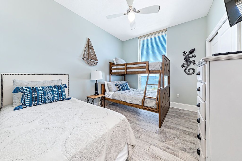 Lagoon Front corner unit with lagoon and gulf views! 14th floor 3 bed 3 ...