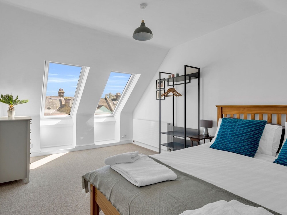 Pass The Keys | Large Terraced Home In The City - Canterbury