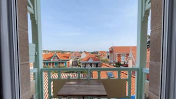 Quarto superior, sacada, vista para a cidade | Sacada