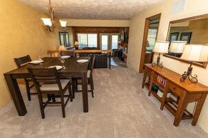 Apartamento em Condomínio Fechado, 2 quartos | Restaurantes