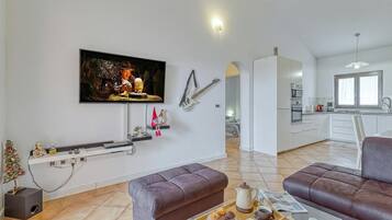 Televisor, lareira, consola de videojogos, aparelhagem
