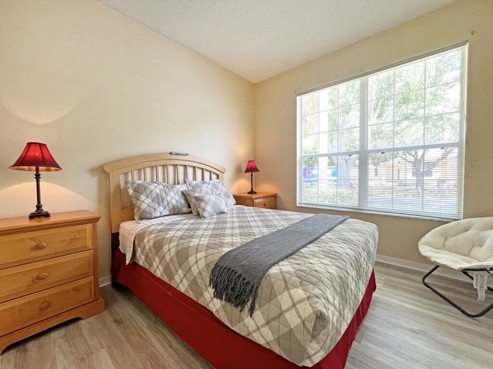 South facing pool home with games room - gated community - Haines City ...