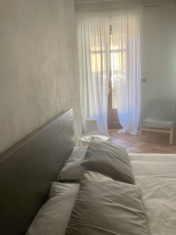 Quiet Little House With A View In The Center Of The Village - Barolo