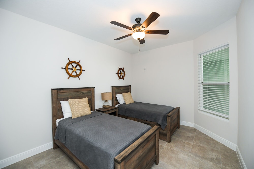 Beautifully Appointed Condo With Resort Amenities - Aruba At The Harbor - Holmes Beach, FL