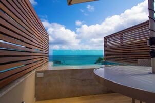 Cobertura luxo, piscina particular, vista para o mar | Roupas de cama premium, camas com colchões pillow-top, frigobar