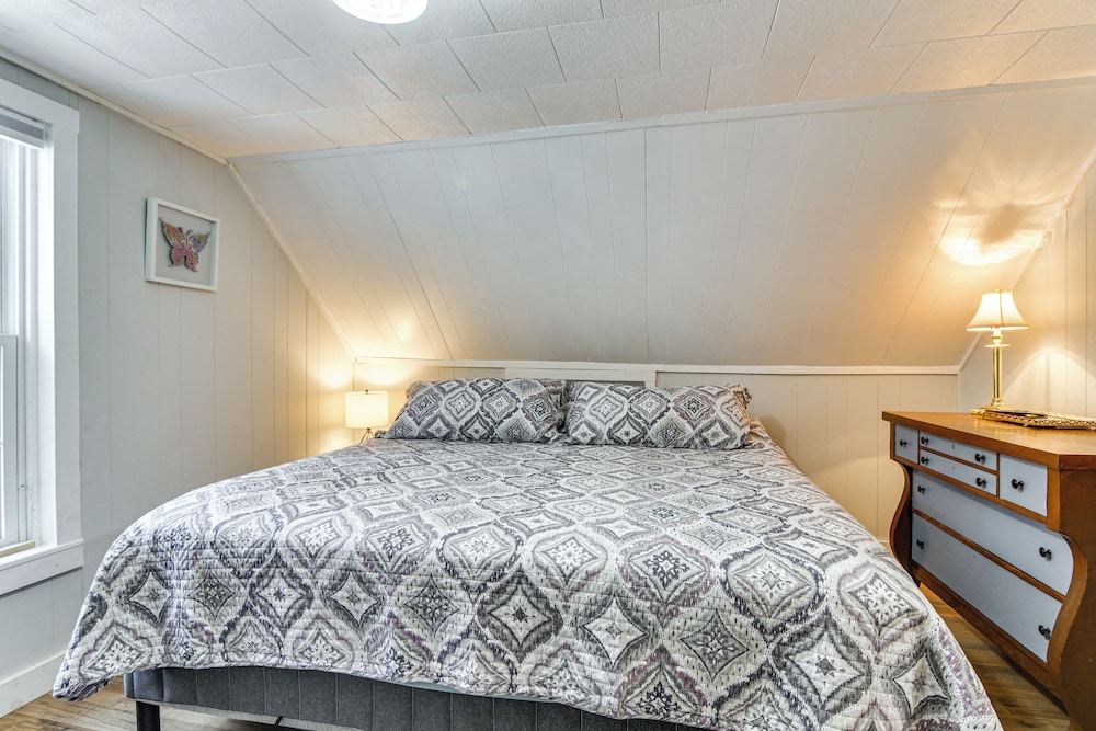 Center Ossipee Cabin W/ Game Room & Fire Pit! - Ossipee, NH