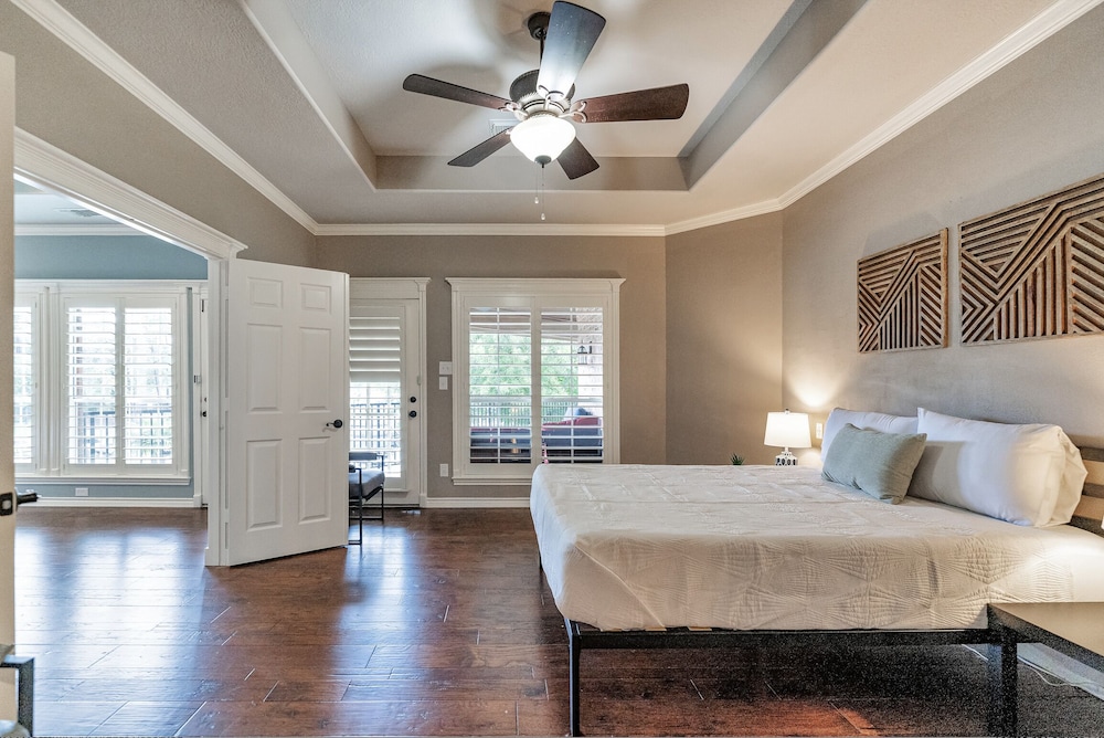Lakefront Zen Home W/ Pool & Spa 30 Mins Downtown - Lake Houston, TX