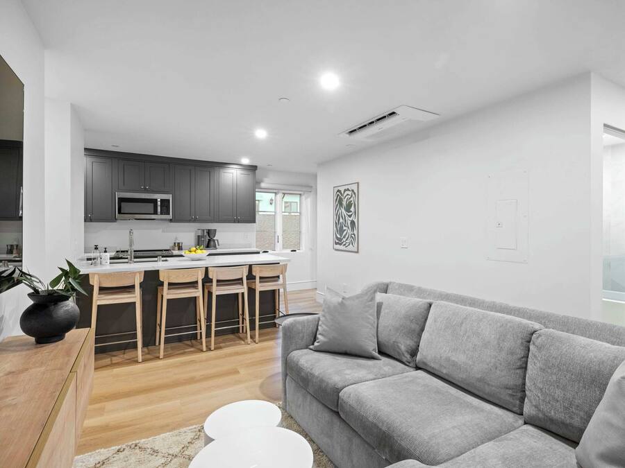 Apartamento superluxo, vários quartos, cozinha, vista para a montanha | Área de estar | Smart TV