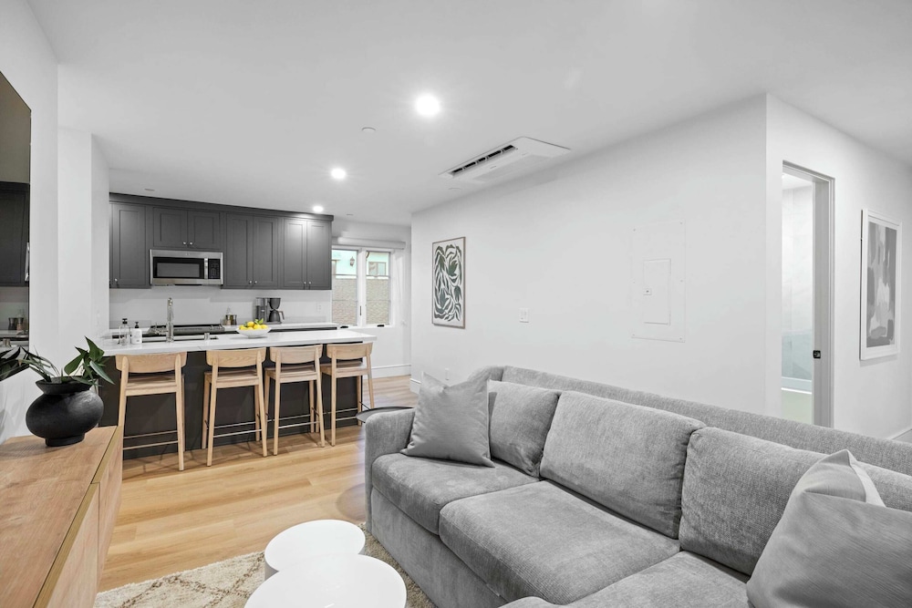 Casa Jardin - California