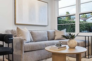 Apartamento de Luxo, cozinha, vista para a montanha | Sala de estar | Smart TV 