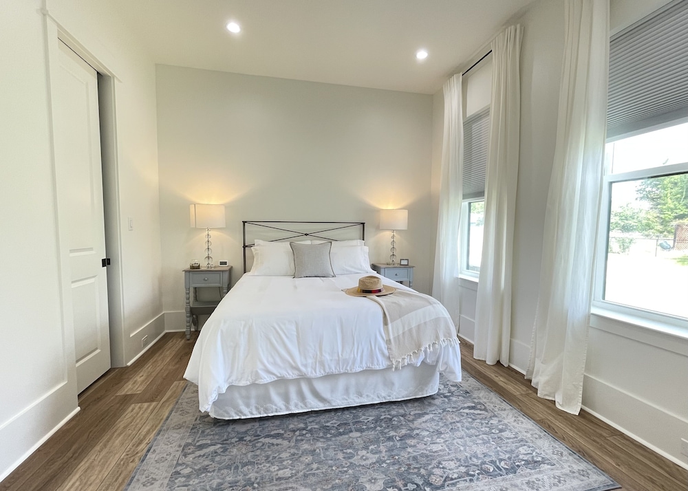 Stay with us this summer! Walk to Beach. Dog-friendly. Calming Coastal ...