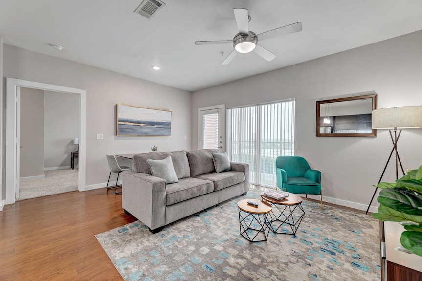 Plush 2br Cal King Suite Close To Everything - Georgetown, TX