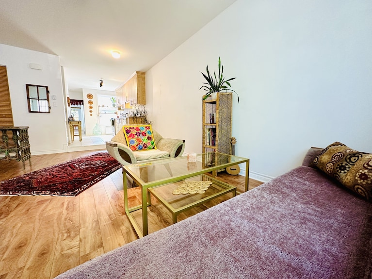 Charming Apartment With Garden In The Heart Of Mile-ex - Montreal