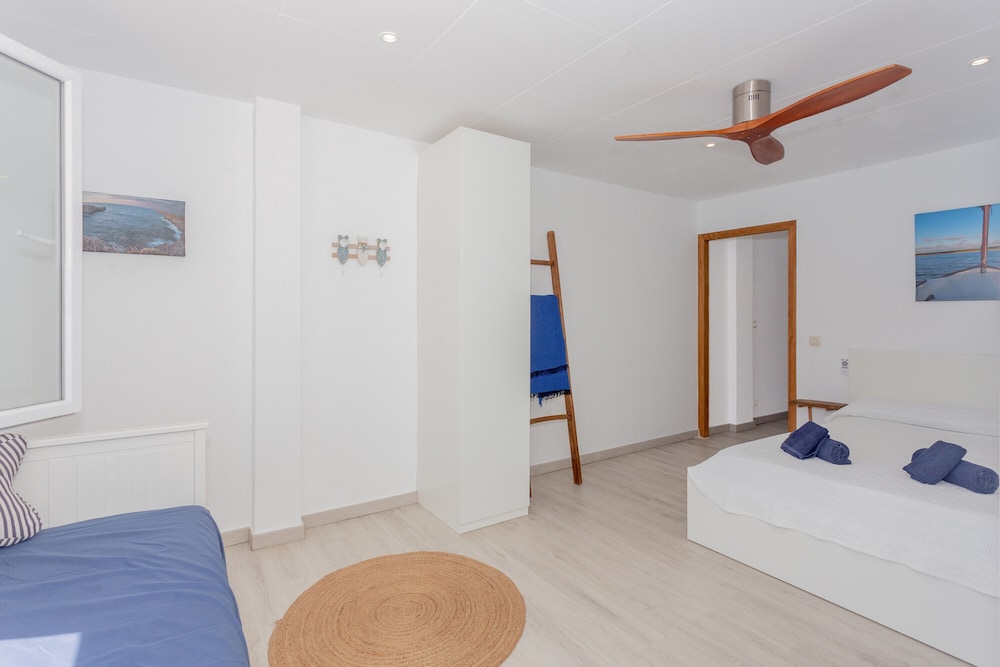 Studio Apartment "Calan Blanes Park" With Shared Pool & Wi-fi - Minorca
