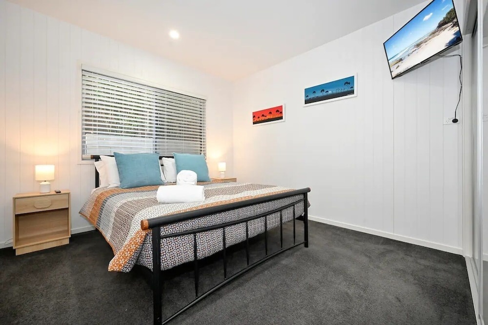 Spacious New 2 Bedroom Kings Beach Townhouse Zf2 - Caloundra