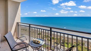 Apartamento Signature em Condomínio Fechado, 1 quarto, varanda, vista para o oceano | Vista da varanda