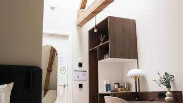 Quarto Superior | 1 quarto, secretária adequada para computadores portáteis