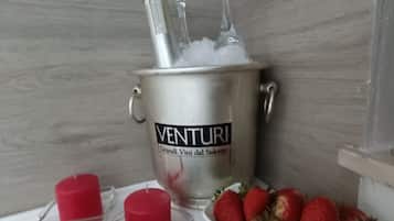 Suíte luxo | Banheiro | Chuveiro, chuveiro com efeito de chuva, produtos de toalete grátis
