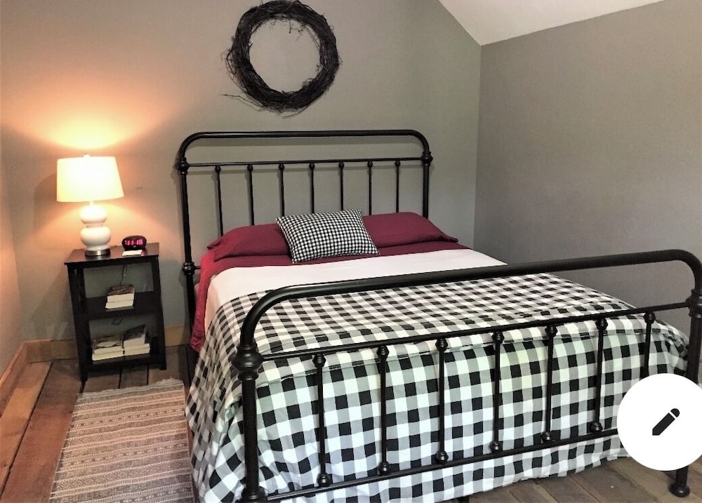 Hawks Ridge Cabin - Rolla, MO