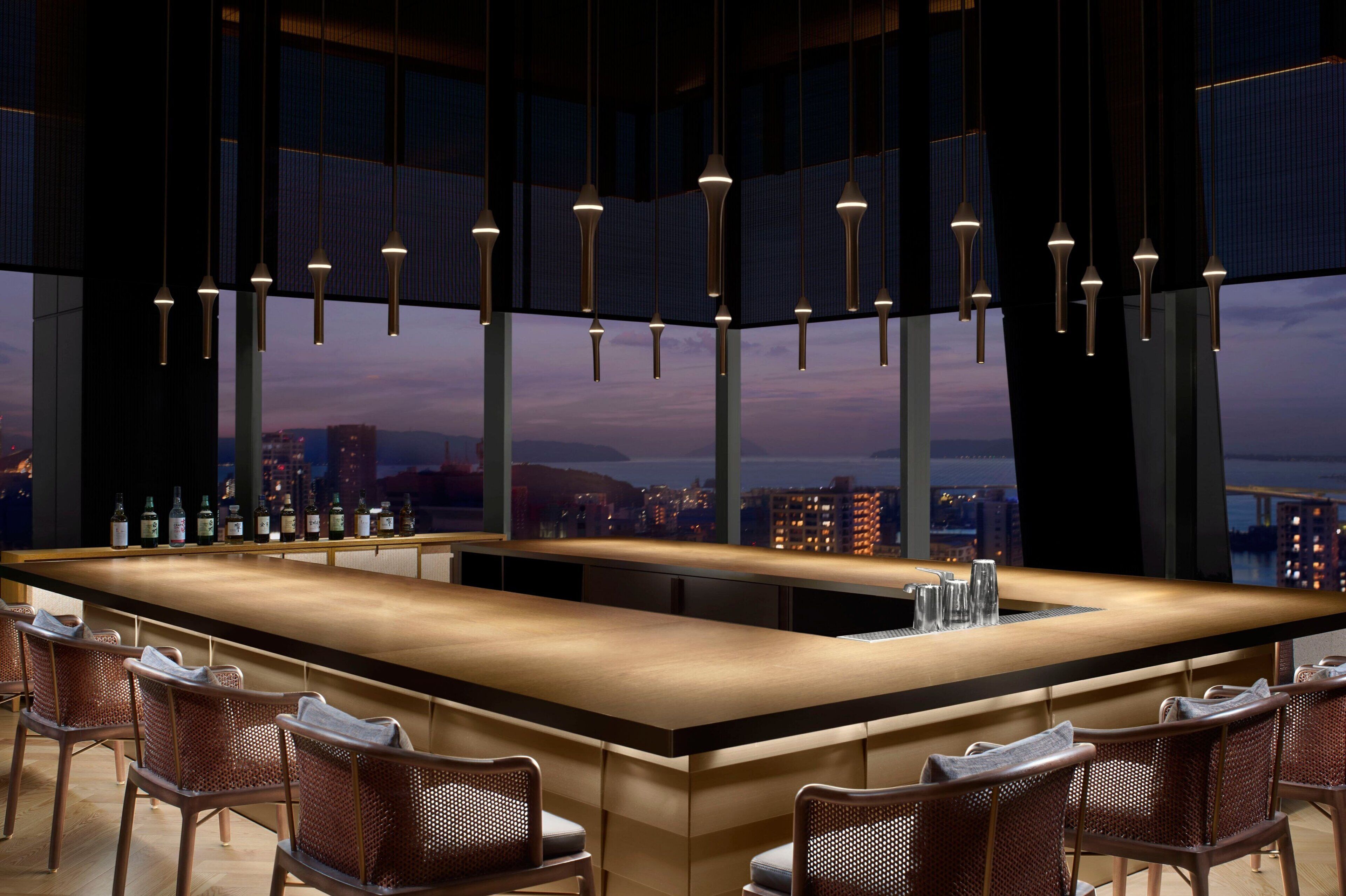 2 bares/lounges 