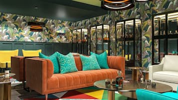 2 bares/lounges