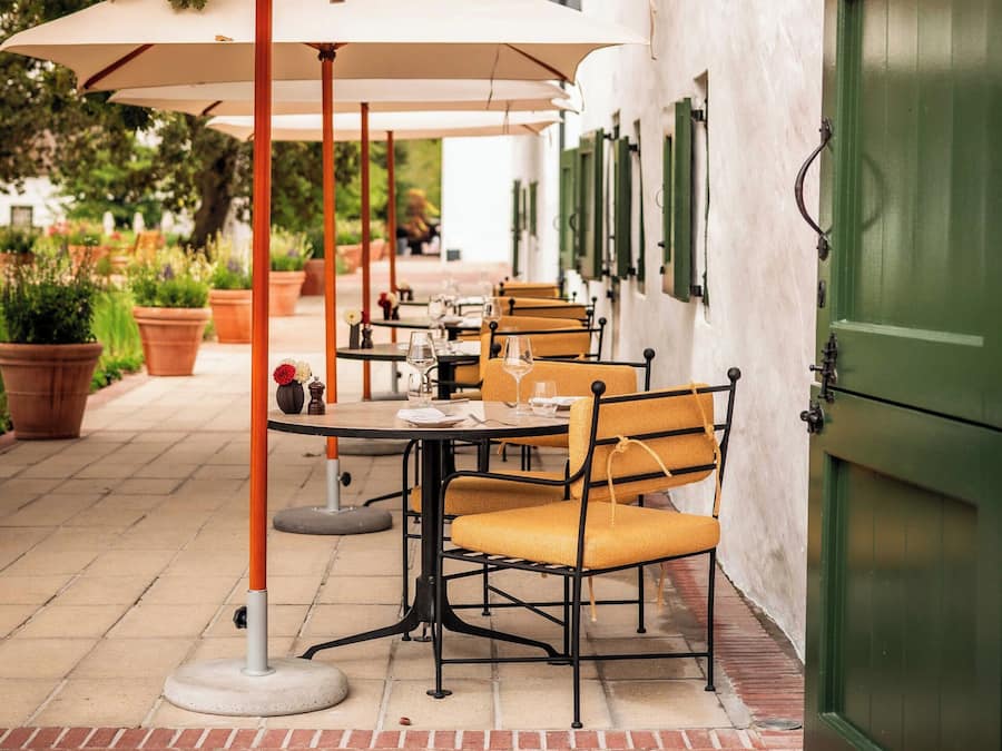 3 restaurantes: servem pequenos-almoços, almoços, jantares e brunches
