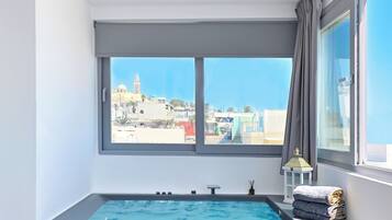 Superior Suite with Sea View and Hot tub | Lençóis de algodão egípcio, roupa de alta qualidade, cofre no quarto