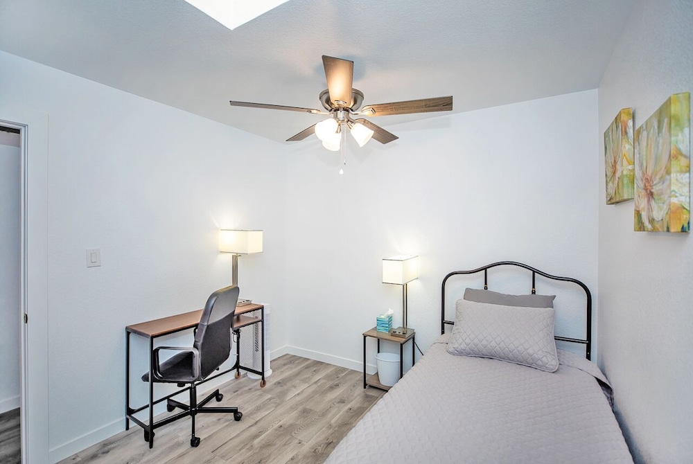 Entire - Pristine & Modern Condo - Yuma, AZ