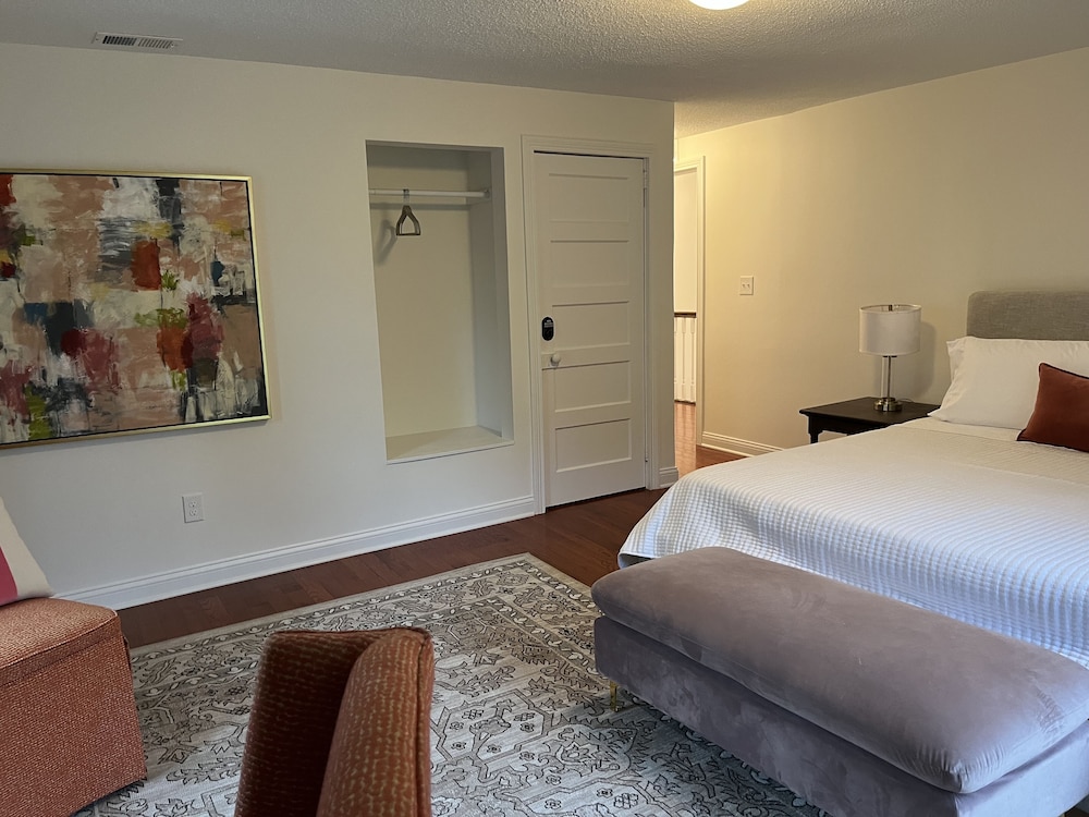*New* Bourbon On Broadway- 3 King Bed- Downtown Bardstown - Bardstown, KY