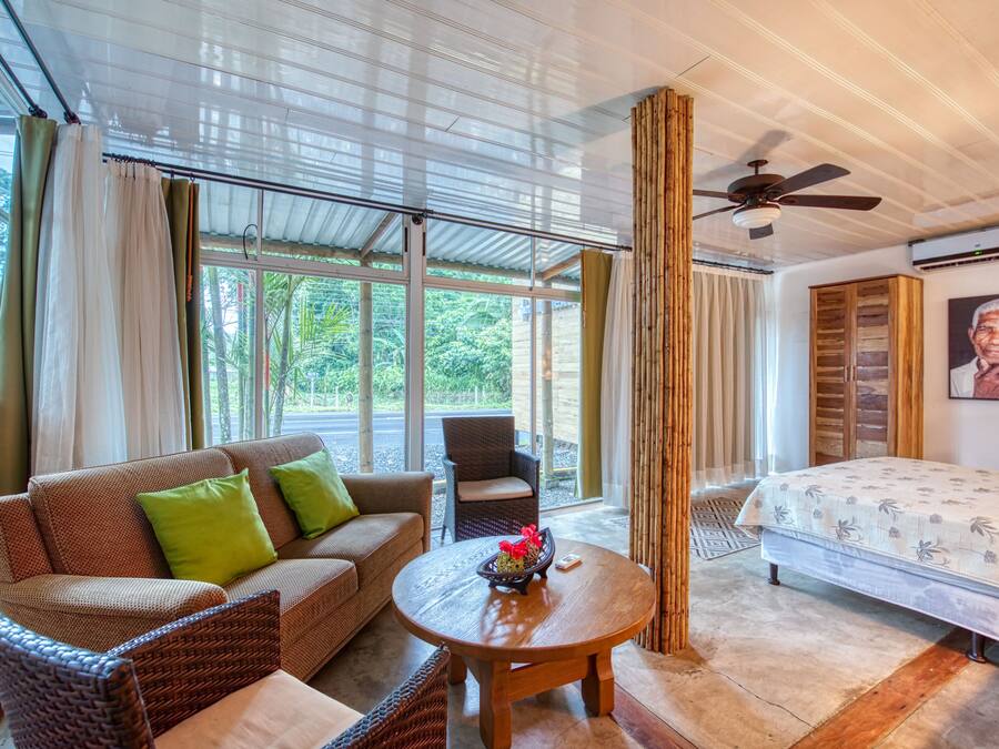 Estúdio Básico | Sala de estar | Smart TV de 32 polegadas com canais digitais, televisor