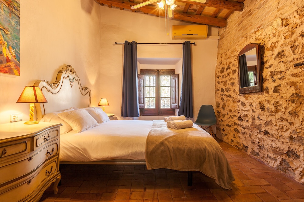 Villa 'Masia Notari Casabona' With Private Pool, Wi-fi And Air Conditioning - Vilanova i la Geltrú