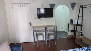 Estúdio Superior | Minibar grátis, com decoração personalizada