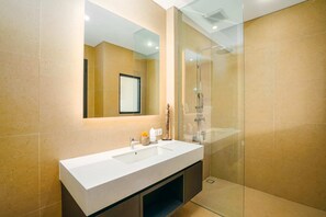 Villa Básica, várias camas | Casa de banho | Um polibã, um secador de cabelo, um bidé, toalhas fornecidas 